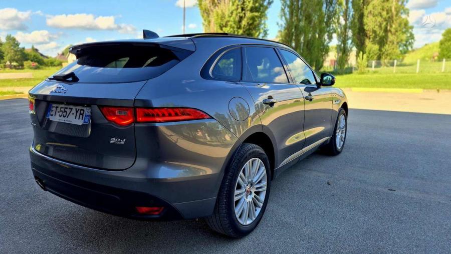 Grey Jaguar F-Pace 2018 in Taurage, with an engine capacity of 2.00 L and mileage of 154 thousand km for 12800 €, photo 8 on AUTOMOTO.COM.LV