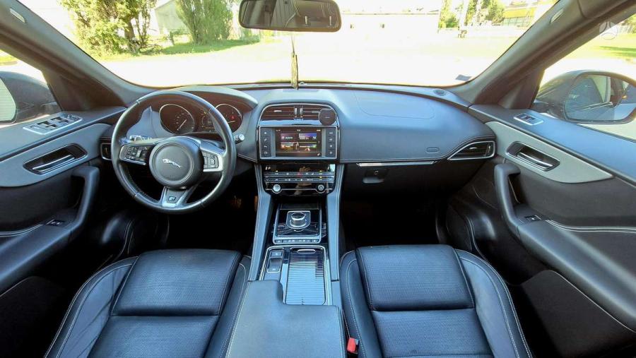 Grey Jaguar F-Pace 2018 in Taurage, with an engine capacity of 2.00 L and mileage of 154 thousand km for 12800 €, photo 13 on AUTOMOTO.COM.LV