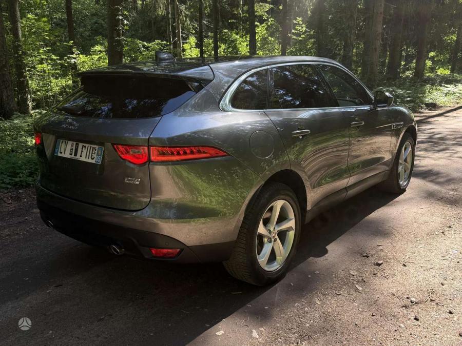 Pelēks Jaguar F-Pace 2018 Tauragė, ar dzinēja tilpumu 2.00 L un nobraukumu 145 tūkst. km par 11900 €, foto 5 vietnē AUTOMOTO.COM.LV