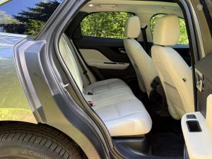 Pelēks Jaguar F-Pace 2018 Tauragė, ar dzinēja tilpumu 2.00 L un nobraukumu 145 tūkst. km par 11900 €, foto 12 vietnē AUTOMOTO.COM.LV