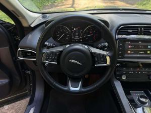 Pelēks Jaguar F-Pace 2018 Tauragė, ar dzinēja tilpumu 2.00 L un nobraukumu 145 tūkst. km par 11900 €, foto 16 vietnē AUTOMOTO.COM.LV