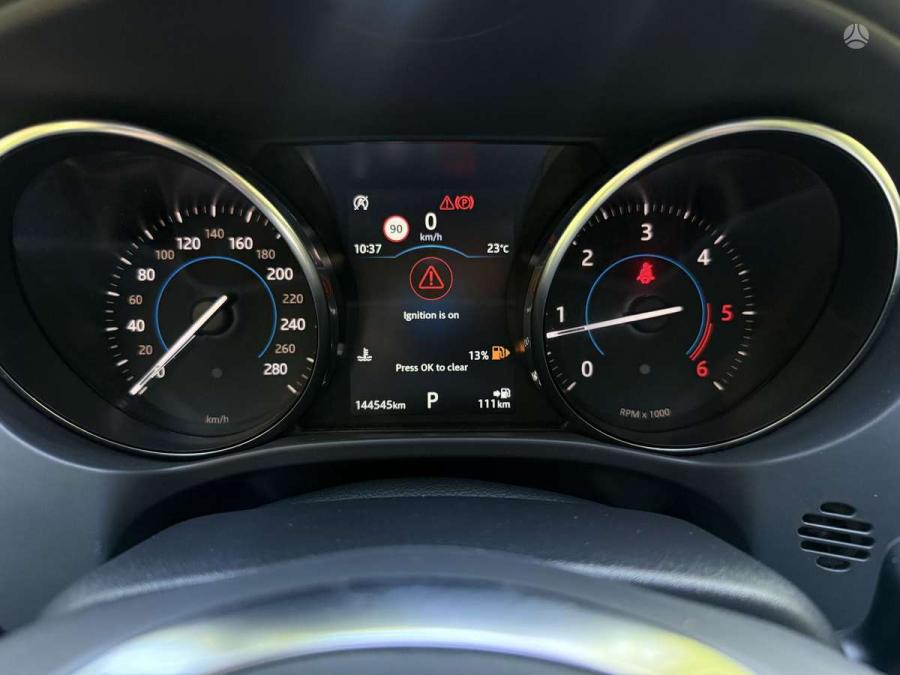 Pelēks Jaguar F-Pace 2018 Tauragė, ar dzinēja tilpumu 2.00 L un nobraukumu 145 tūkst. km par 11900 €, foto 17 vietnē AUTOMOTO.COM.LV