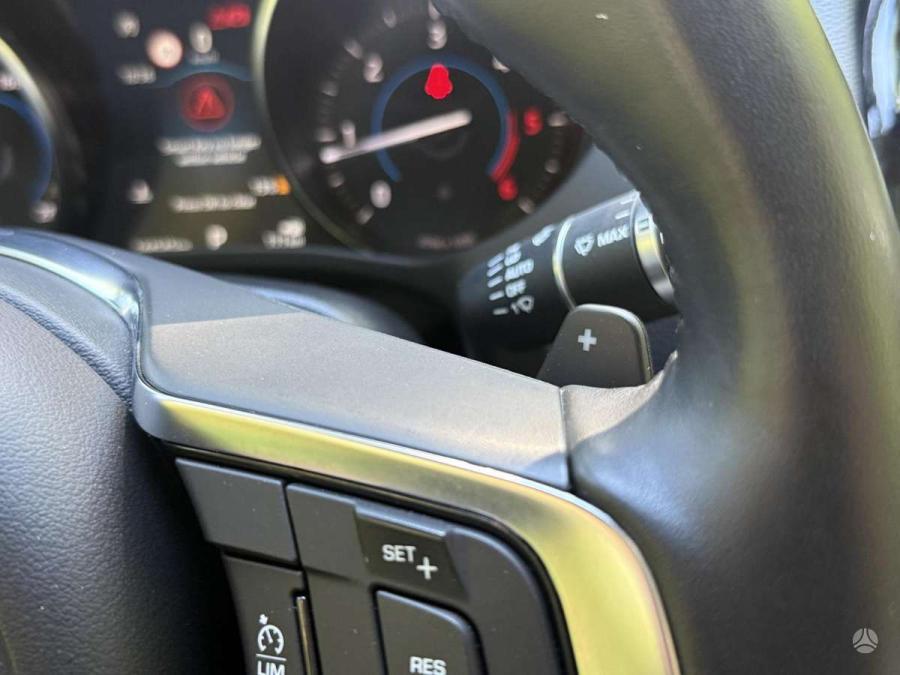 Pelēks Jaguar F-Pace 2018 Tauragė, ar dzinēja tilpumu 2.00 L un nobraukumu 145 tūkst. km par 11900 €, foto 18 vietnē AUTOMOTO.COM.LV