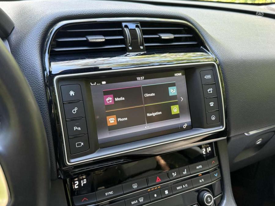 Pelēks Jaguar F-Pace 2018 Tauragė, ar dzinēja tilpumu 2.00 L un nobraukumu 145 tūkst. km par 11900 €, foto 20 vietnē AUTOMOTO.COM.LV