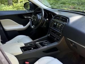 Pelēks Jaguar F-Pace 2018 Tauragė, ar dzinēja tilpumu 2.00 L un nobraukumu 145 tūkst. km par 11900 €, foto 23 vietnē AUTOMOTO.COM.LV