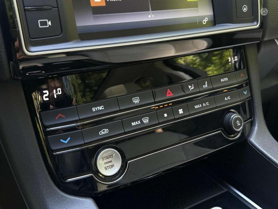 Pelēks Jaguar F-Pace 2018 Tauragė, ar dzinēja tilpumu 2.00 L un nobraukumu 145 tūkst. km par 11900 €, foto 26 vietnē AUTOMOTO.COM.LV
