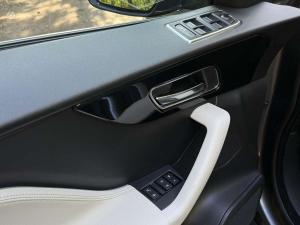 Pelēks Jaguar F-Pace 2018 Tauragė, ar dzinēja tilpumu 2.00 L un nobraukumu 145 tūkst. km par 11900 €, foto 27 vietnē AUTOMOTO.COM.LV