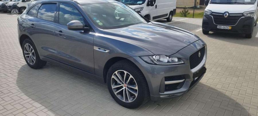 Grey Jaguar F-Pace 2018 in Taurage, with an engine capacity of 2.00 L and mileage of 137 thousand km for 12999 €, photo 3 on AUTOMOTO.COM.LV