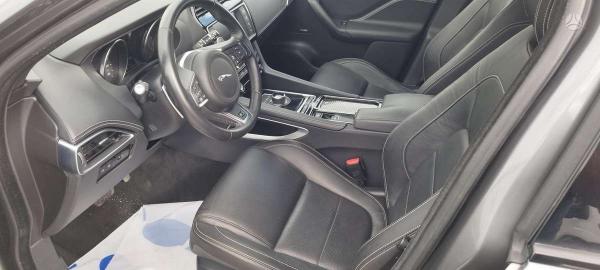 Grey Jaguar F-Pace 2018 in Taurage, with an engine capacity of 2.00 L and mileage of 137 thousand km for 12999 €, photo 7 on AUTOMOTO.COM.LV