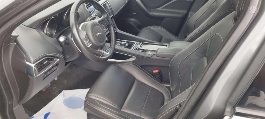 Grey Jaguar F-Pace 2018 in Taurage, with an engine capacity of 2.00 L and mileage of 137 thousand km for 12999 €, photo 8 on AUTOMOTO.COM.LV