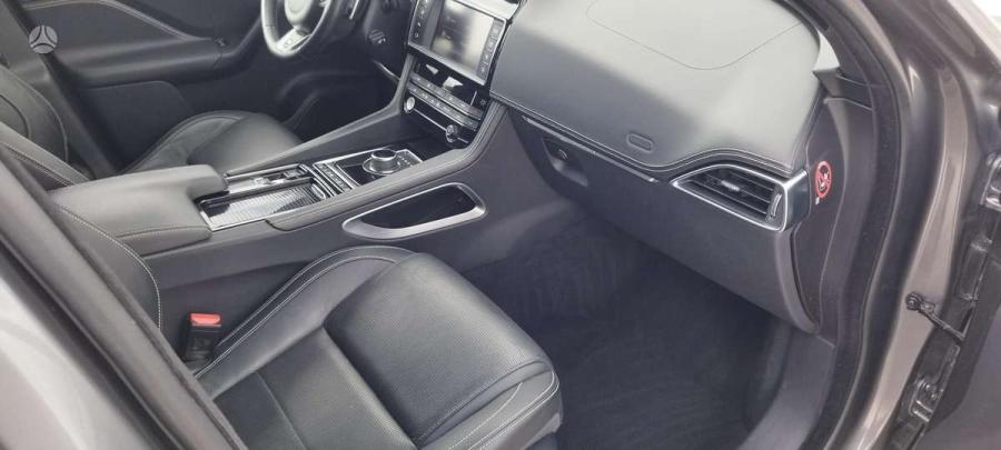 Grey Jaguar F-Pace 2018 in Taurage, with an engine capacity of 2.00 L and mileage of 137 thousand km for 12999 €, photo 9 on AUTOMOTO.COM.LV