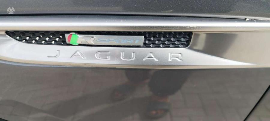 Grey Jaguar F-Pace 2018 in Taurage, with an engine capacity of 2.00 L and mileage of 137 thousand km for 12999 €, photo 16 on AUTOMOTO.COM.LV