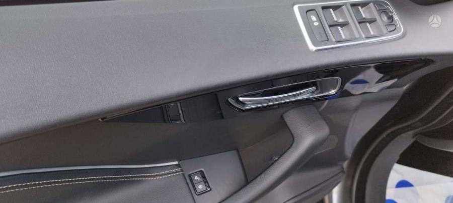 Grey Jaguar F-Pace 2018 in Taurage, with an engine capacity of 2.00 L and mileage of 137 thousand km for 12999 €, photo 17 on AUTOMOTO.COM.LV
