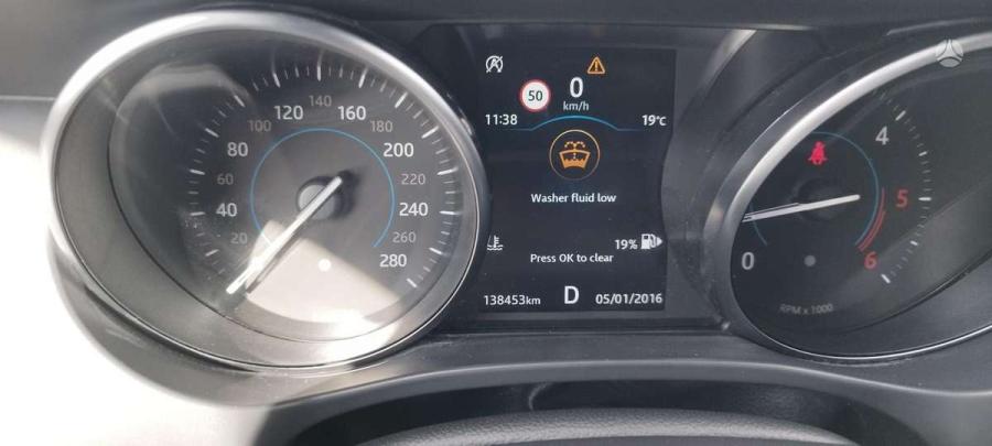 Grey Jaguar F-Pace 2018 in Taurage, with an engine capacity of 2.00 L and mileage of 137 thousand km for 12999 €, photo 20 on AUTOMOTO.COM.LV
