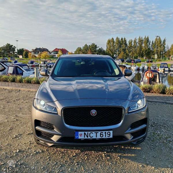 Grey Jaguar F-Pace 2018 in Klaipeda, with an engine capacity of 2.00 L and mileage of 167 thousand km for 12500 €, photo 2 on AUTOMOTO.COM.LV