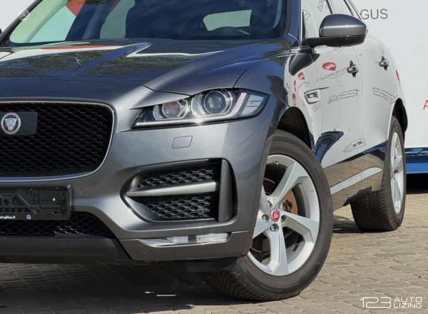 Grey Jaguar F-Pace 2018 in Taurage, with an engine capacity of 2.00 L and mileage of 228 thousand km for 14900 €, photo 3 on AUTOMOTO.COM.LV