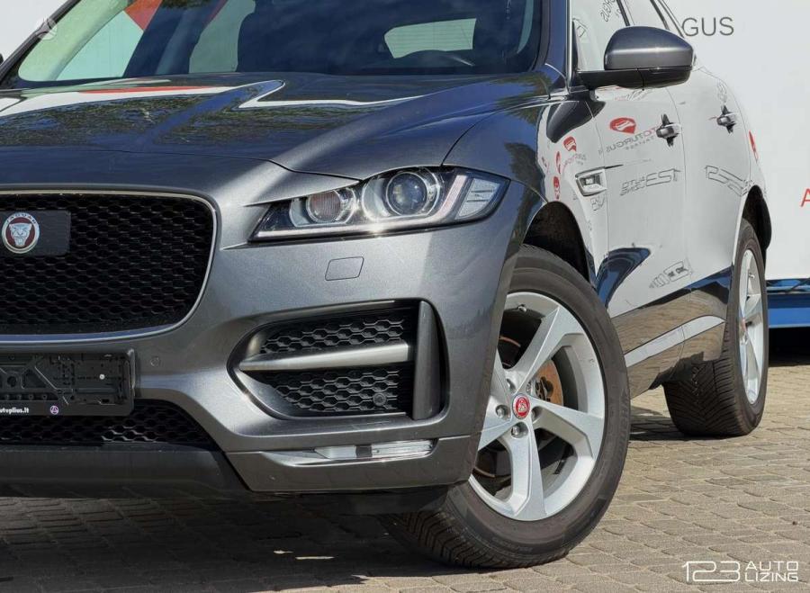 Grey Jaguar F-Pace 2018 in Taurage, with an engine capacity of 2.00 L and mileage of 228 thousand km for 14900 €, photo 4 on AUTOMOTO.COM.LV
