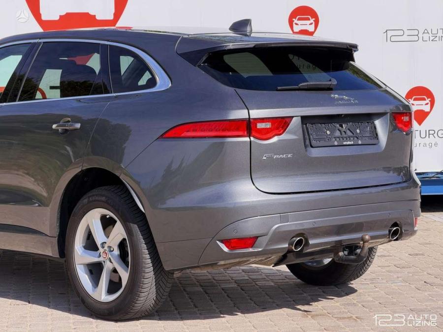 Grey Jaguar F-Pace 2018 in Taurage, with an engine capacity of 2.00 L and mileage of 228 thousand km for 14900 €, photo 9 on AUTOMOTO.COM.LV