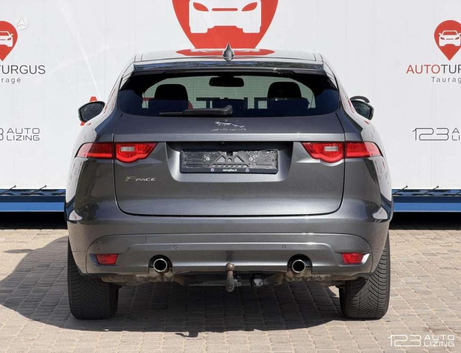 Grey Jaguar F-Pace 2018 in Taurage, with an engine capacity of 2.00 L and mileage of 228 thousand km for 14900 €, photo 12 on AUTOMOTO.COM.LV