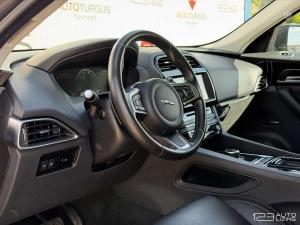 Grey Jaguar F-Pace 2018 in Taurage, with an engine capacity of 2.00 L and mileage of 228 thousand km for 14900 €, photo 14 on AUTOMOTO.COM.LV