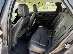 Grey Jaguar F-Pace 2018 in Taurage, with an engine capacity of 2.00 L and mileage of 228 thousand km for 14900 €, photo 15 on AUTOMOTO.COM.LV