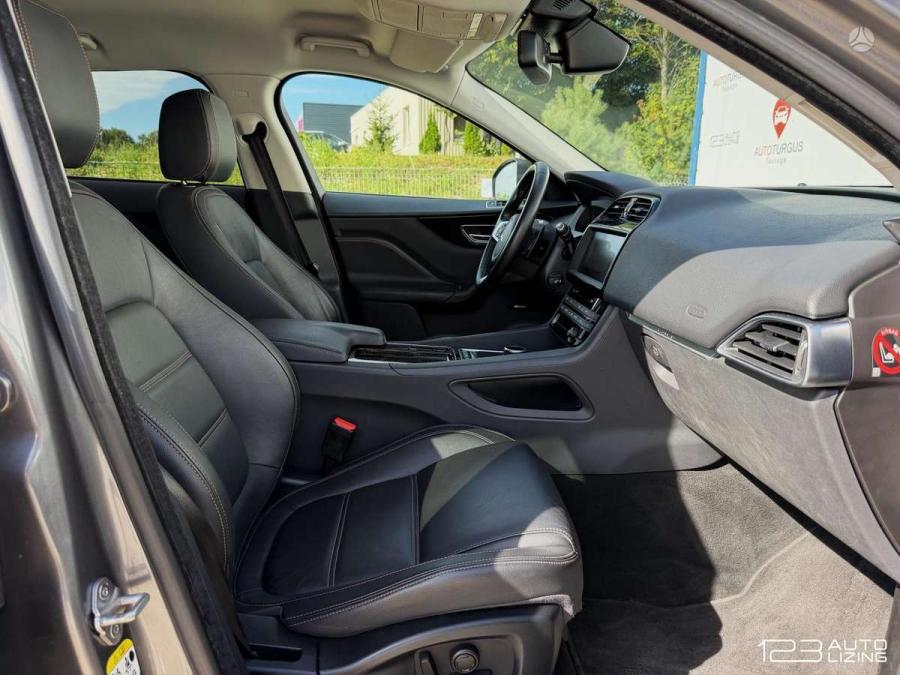 Grey Jaguar F-Pace 2018 in Taurage, with an engine capacity of 2.00 L and mileage of 228 thousand km for 14900 €, photo 16 on AUTOMOTO.COM.LV