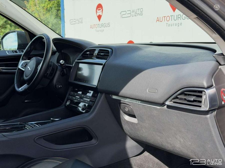 Grey Jaguar F-Pace 2018 in Taurage, with an engine capacity of 2.00 L and mileage of 228 thousand km for 14900 €, photo 17 on AUTOMOTO.COM.LV