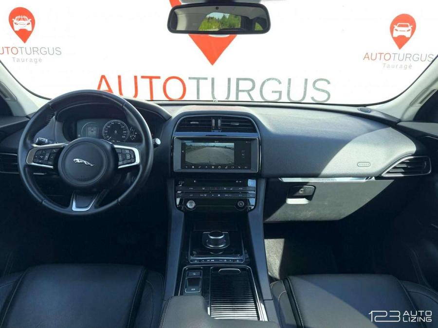 Grey Jaguar F-Pace 2018 in Taurage, with an engine capacity of 2.00 L and mileage of 228 thousand km for 14900 €, photo 18 on AUTOMOTO.COM.LV