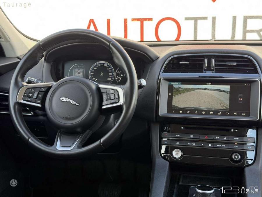 Grey Jaguar F-Pace 2018 in Taurage, with an engine capacity of 2.00 L and mileage of 228 thousand km for 14900 €, photo 19 on AUTOMOTO.COM.LV