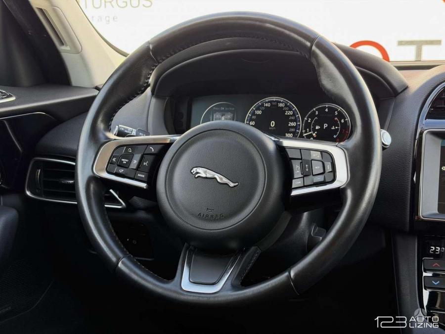 Grey Jaguar F-Pace 2018 in Taurage, with an engine capacity of 2.00 L and mileage of 228 thousand km for 14900 €, photo 20 on AUTOMOTO.COM.LV