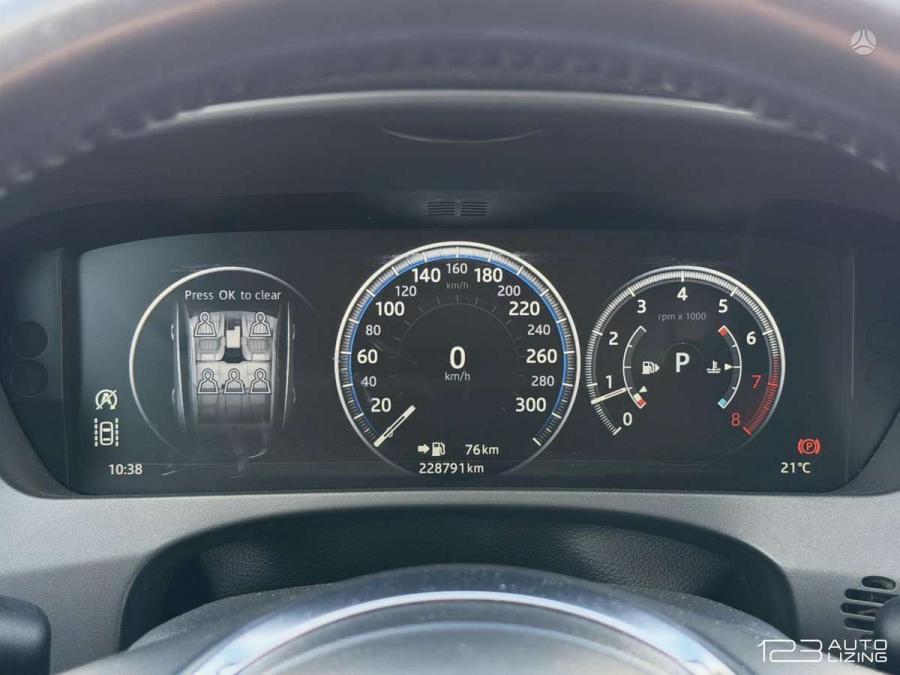 Grey Jaguar F-Pace 2018 in Taurage, with an engine capacity of 2.00 L and mileage of 228 thousand km for 14900 €, photo 22 on AUTOMOTO.COM.LV