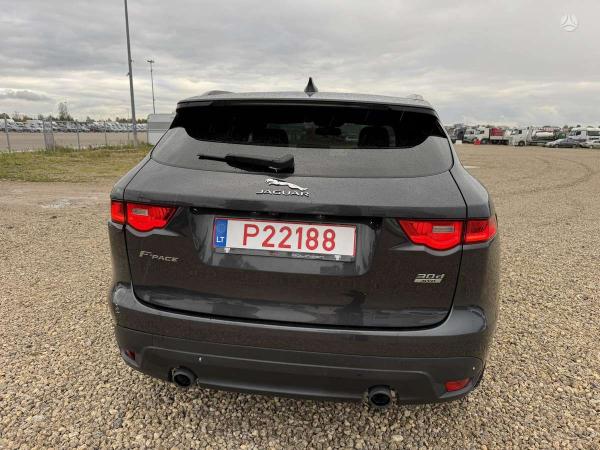 Grey Jaguar F-Pace 2018 in Vilnius, with an engine capacity of 2.99 L and mileage of 184 thousand km for 10700 €, photo 5 on AUTOMOTO.COM.LV