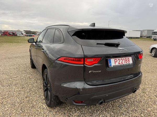 Grey Jaguar F-Pace 2018 in Vilnius, with an engine capacity of 2.99 L and mileage of 184 thousand km for 10700 €, photo 6 on AUTOMOTO.COM.LV