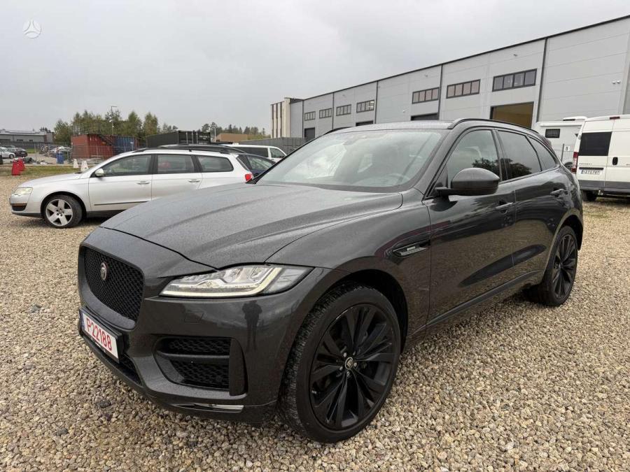Grey Jaguar F-Pace 2018 in Vilnius, with an engine capacity of 2.99 L and mileage of 184 thousand km for 10700 €, photo 8 on AUTOMOTO.COM.LV