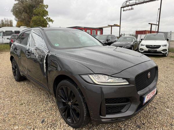 Grey Jaguar F-Pace 2018 in Vilnius, with an engine capacity of 2.99 L and mileage of 184 thousand km for 10700 €, photo 9 on AUTOMOTO.COM.LV