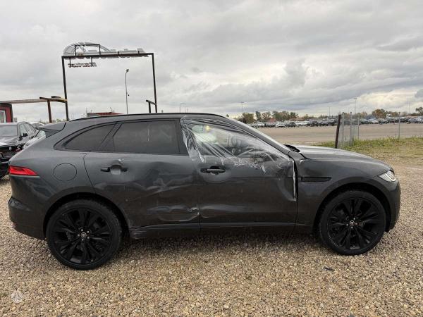 Grey Jaguar F-Pace 2018 in Vilnius, with an engine capacity of 2.99 L and mileage of 184 thousand km for 10700 €, photo 11 on AUTOMOTO.COM.LV