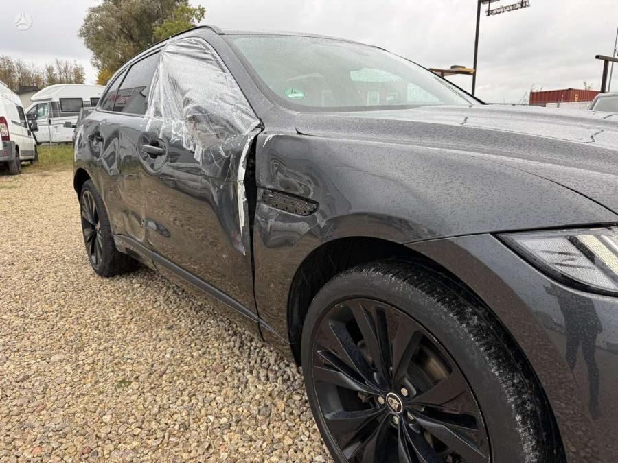 Grey Jaguar F-Pace 2018 in Vilnius, with an engine capacity of 2.99 L and mileage of 184 thousand km for 10700 €, photo 12 on AUTOMOTO.COM.LV