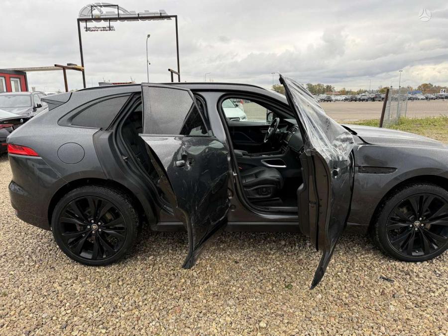 Grey Jaguar F-Pace 2018 in Vilnius, with an engine capacity of 2.99 L and mileage of 184 thousand km for 10700 €, photo 14 on AUTOMOTO.COM.LV