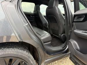 Grey Jaguar F-Pace 2018 in Vilnius, with an engine capacity of 2.99 L and mileage of 184 thousand km for 10700 €, photo 15 on AUTOMOTO.COM.LV