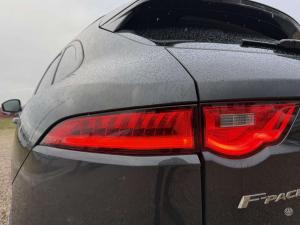 Grey Jaguar F-Pace 2018 in Vilnius, with an engine capacity of 2.99 L and mileage of 184 thousand km for 10700 €, photo 19 on AUTOMOTO.COM.LV