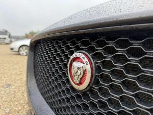 Grey Jaguar F-Pace 2018 in Vilnius, with an engine capacity of 2.99 L and mileage of 184 thousand km for 10700 €, photo 21 on AUTOMOTO.COM.LV