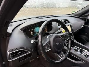 Grey Jaguar F-Pace 2018 in Vilnius, with an engine capacity of 2.99 L and mileage of 184 thousand km for 10700 €, photo 24 on AUTOMOTO.COM.LV