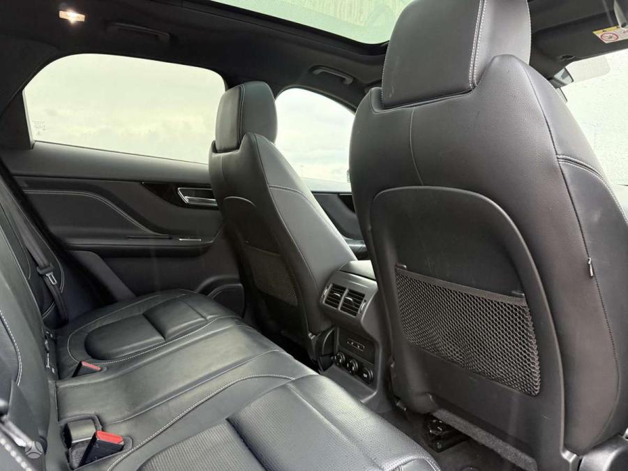 Grey Jaguar F-Pace 2018 in Vilnius, with an engine capacity of 2.99 L and mileage of 184 thousand km for 10700 €, photo 28 on AUTOMOTO.COM.LV