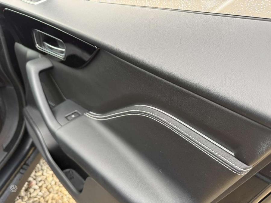Grey Jaguar F-Pace 2018 in Vilnius, with an engine capacity of 2.99 L and mileage of 184 thousand km for 10700 €, photo 30 on AUTOMOTO.COM.LV