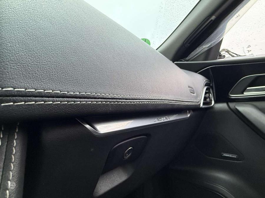 Grey Jaguar F-Pace 2018 in Vilnius, with an engine capacity of 2.99 L and mileage of 184 thousand km for 10700 €, photo 38 on AUTOMOTO.COM.LV