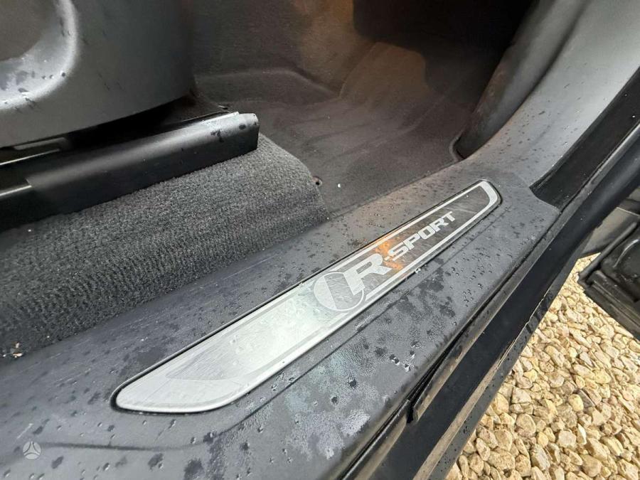 Grey Jaguar F-Pace 2018 in Vilnius, with an engine capacity of 2.99 L and mileage of 184 thousand km for 10700 €, photo 42 on AUTOMOTO.COM.LV