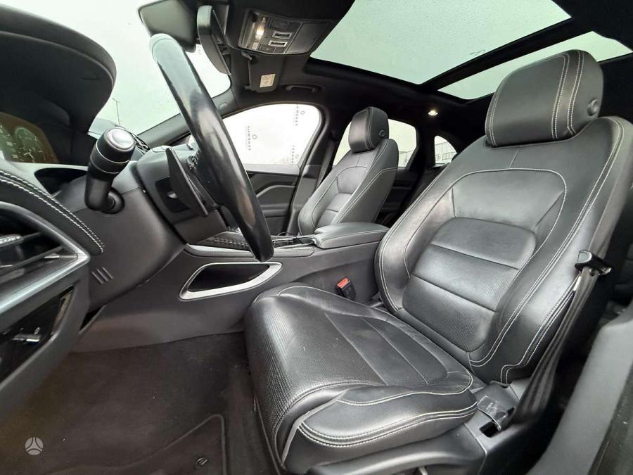 Grey Jaguar F-Pace 2018 in Vilnius, with an engine capacity of 2.99 L and mileage of 184 thousand km for 10700 €, photo 46 on AUTOMOTO.COM.LV