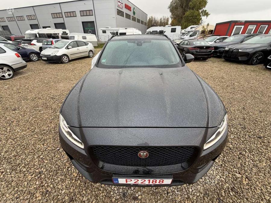 Grey Jaguar F-Pace 2018 in Vilnius, with an engine capacity of 2.99 L and mileage of 184 thousand km for 10700 €, photo 48 on AUTOMOTO.COM.LV
