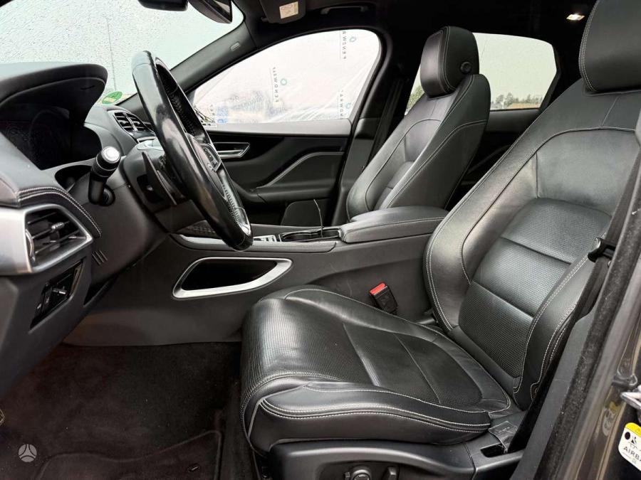 Grey Jaguar F-Pace 2018 in Vilnius, with an engine capacity of 2.99 L and mileage of 184 thousand km for 10700 €, photo 54 on AUTOMOTO.COM.LV