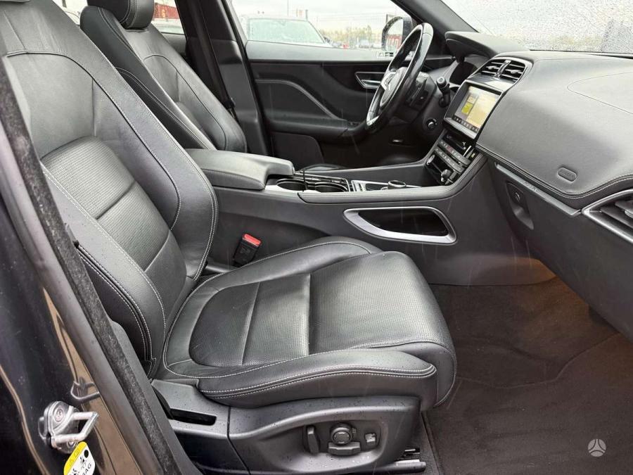 Grey Jaguar F-Pace 2018 in Vilnius, with an engine capacity of 2.99 L and mileage of 184 thousand km for 10700 €, photo 55 on AUTOMOTO.COM.LV